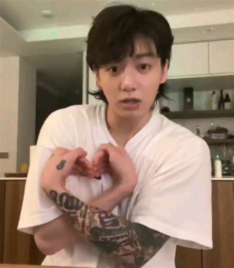 Bts Community Posts 정국아 사랑해 💜 노래두 고맙구 보러와줘서 고맙구 나 기대 만땅 하구 있으께 정국이