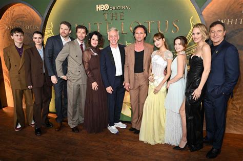 Blackpinks Lisa Takes Menswear To The Next Level In Statement Suit At