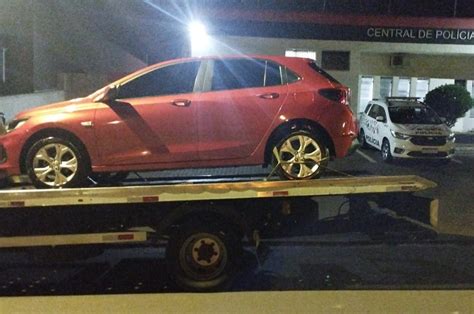 Carro roubado em Santo André é flagrado pela PM circulando em Itapira Itapira News