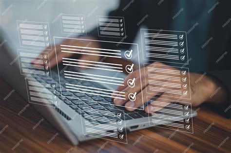 문서 관리 정보 시스템 개념 회사 Erp 문서 관리에서 문서 관리 정보 시스템 및 Erp 프로그램 데이터 디렉토리에 시각적 화면 인터넷을 사용하는 사업가 프리미엄 사진