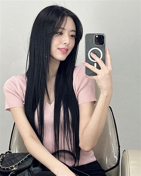 230519 Itzy Yuna Instagram Update Kpopping