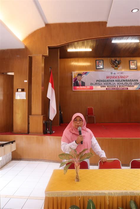 Praktisi Dunia Kerja Mengajar Di Smkn 2 Bukittinggi Ppid Smk Negeri 2