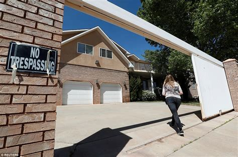 Ex Wife Of Warren Jeffs Plans To Buy Sects Mansion Daily Mail Online