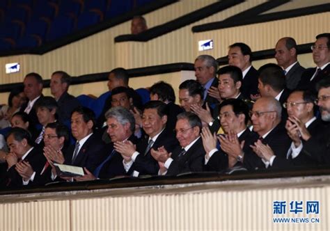 习近平与古巴国务委员会主席兼部长会议主席劳尔·卡斯特罗共同观看芭蕾舞演出 时政 人民网