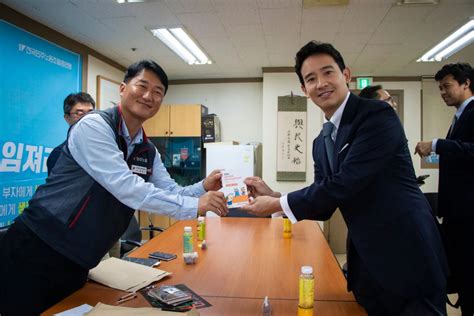 พิธา พบสหภาพแรงงานเกาหลีใต้ ถกการพัฒนาประเทศ ฝากช่วยดูแลแรงงานไทย