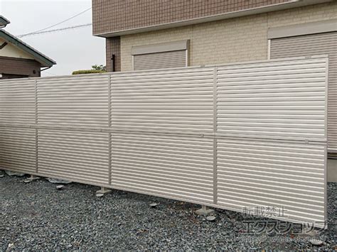 埼玉県深谷市のvalue Selectフェンス・柵施工例ミエーネフェンス 目隠しルーバータイプ 2段支柱 自立建て用（パネル2段