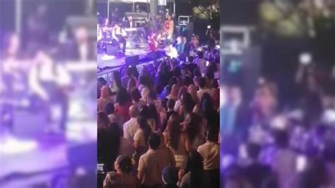 على ركح قرطاج عروسان يفاجئان الفنانة لطيفة العرفاوي جريدة الشروق