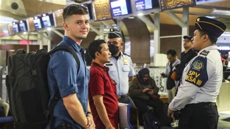 Drunk And Naked Aussie Surfer Deported By Indonesia The West Australian