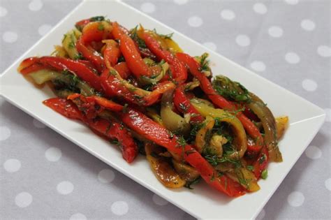 Запеченный сладкий перец с чесноком и зеленью Вкусный портал Вилка