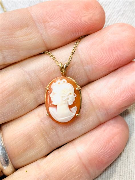 Vintage 9ct Yellow Gold Cameo Pendant