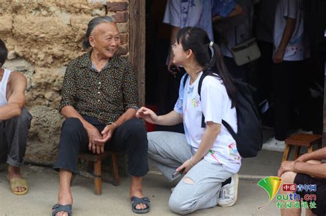广西学子三下乡：百岁老人见证中江百年里程，诚意拜访关爱老人身体健康