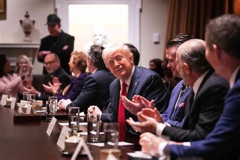 Donald Trump Asks Fox News Host To Praise His First Cabinet Meeting Watch