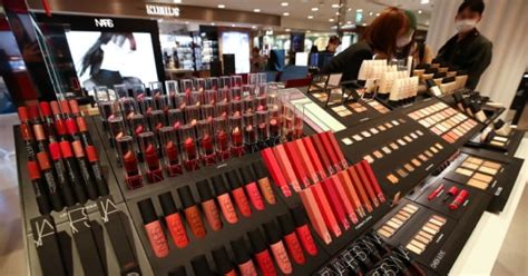 화장품주 식약처 지원·호실적 힘입어 일제히 강세