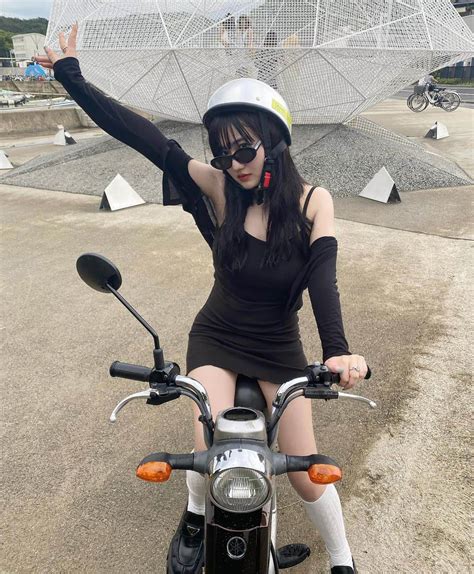 河崎みーなさんのインスタグラム写真 河崎みーなinstagram「人生初の直島旅行〜🖤 そして人生初の原付で島一周駆け回ったの気持ち