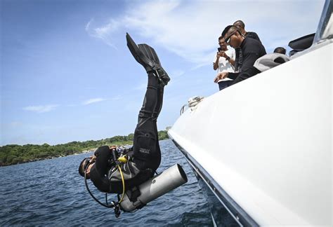 U S Navy On Twitter USNavy Photos Of The Day USSPaulIgnatius DDG Swim Call