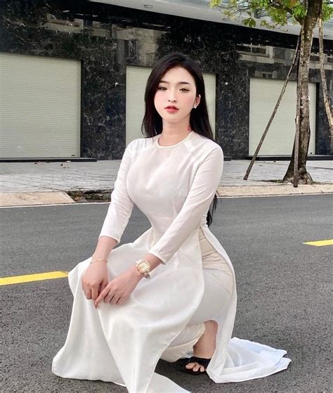 Phát Hiện Nữ Sinh áo Dài Trắng đẹp Tinh Khôi Hông Nở Eo Thon Từng Lên