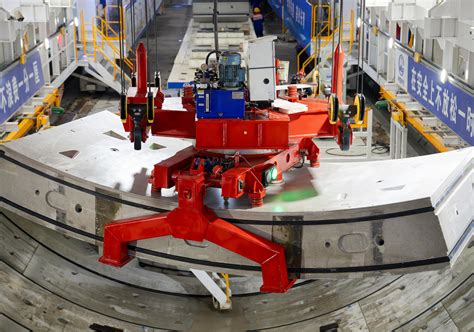 世界最大直径高铁盾构机 领航号”掘进突破1000环