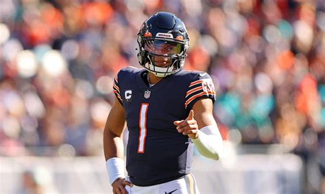Justin Fields Reacts To Chicago Bears Trading For Dj Moore