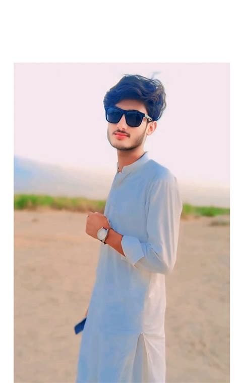 علی پور آلے Facebook