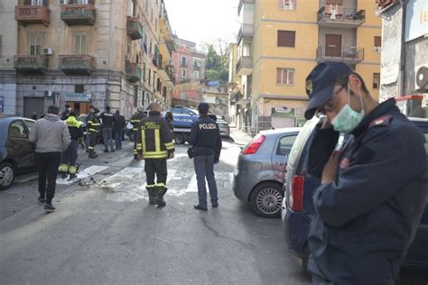 Poliziotto Morto A Napoli L Auto Travolta Dai Criminali E Il Dolore Dei Colleghi La Repubblica