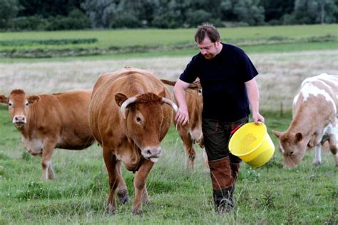 Tribune Face aux difficultés agricoles protégeons les revenus des