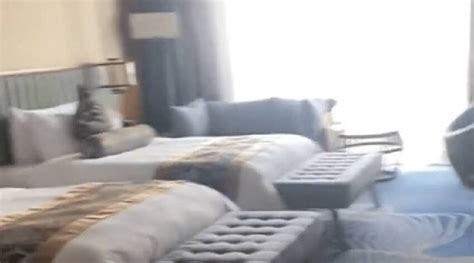 為何住情侶酒店的時候，床尾總會放塊布？女服務員偷偷告訴你真相 趣聞圖說