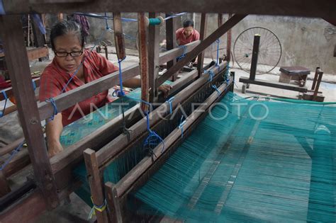 Produksi Kain Endek Khas Bali Antara Foto