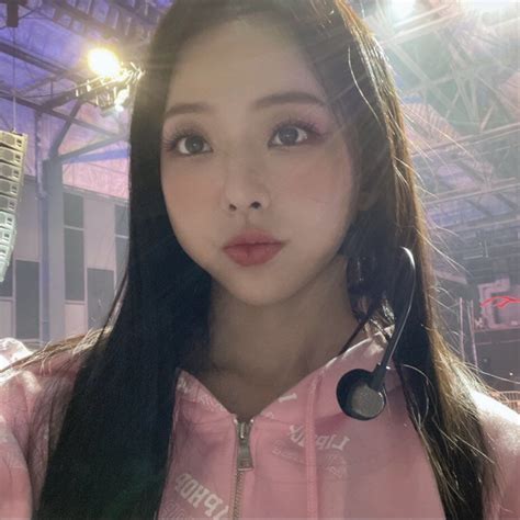 Pin By ᖭི༏ᖫྀ On ꒰ Loona ꒱┊ ･☾ ⌑ﾟ Vivi Girl Odd Eyes