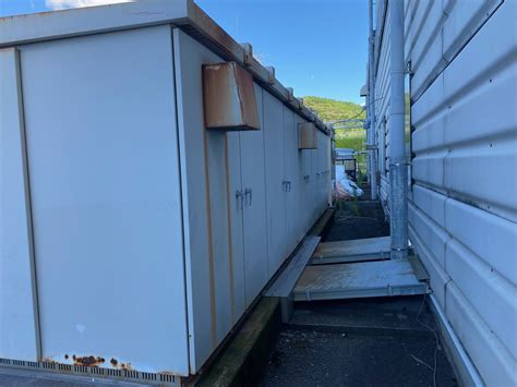 キュービクル式高圧受電設備の塗装 武雄市工業団地内 ｜ 武雄市・伊万里市周辺で外壁塗装やリフォームなら久島塗装