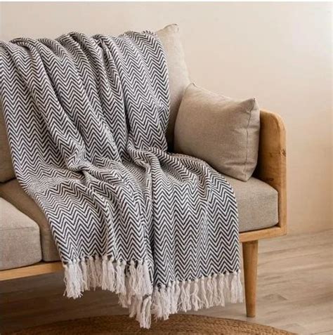 White Striped Cotton Throws At ₹ 500piece In Panipat Id 2854862740033