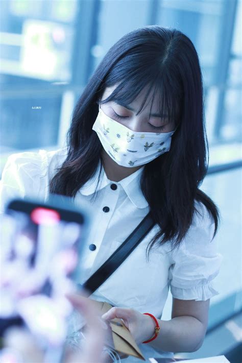 Shenyuearchive On Twitter I Can Stare At Her All Day Long เสิ่นเยว่
