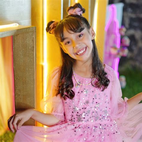 Daniela Bustillos Youtube