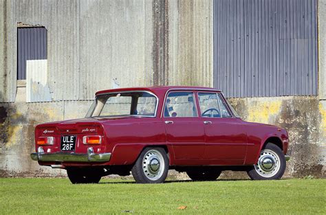 Classic Alfas Alfa Romeo 75 And Alfa Giulia Driven Autocar