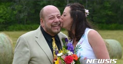 신부 아버지 결혼식 축사 도중 번개 맞아