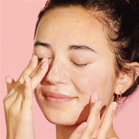 Kinship Naked Papaya Gentle Enzyme Milky Cleanser Martie