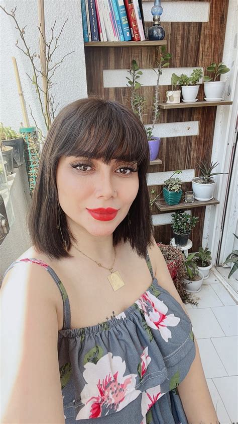 همون خانم بنفشِ💁‍♀️ Deseh8 Twitter