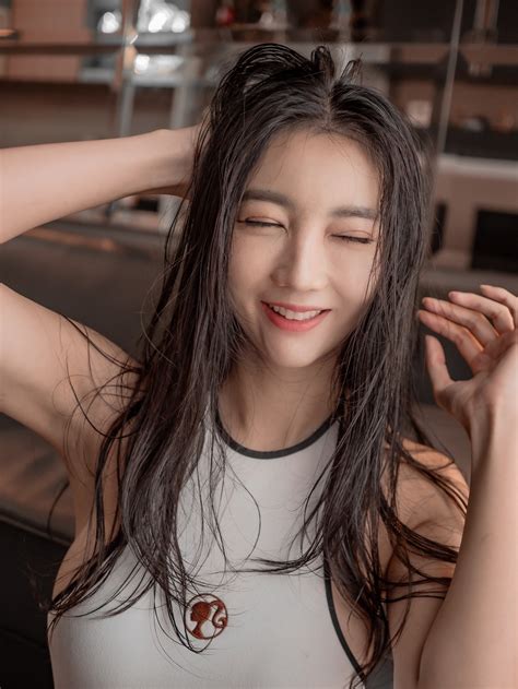 壁纸 女孩 女人 2365x3153 Qtaro1981 2336522 电脑桌面壁纸 Wallhere 壁纸库