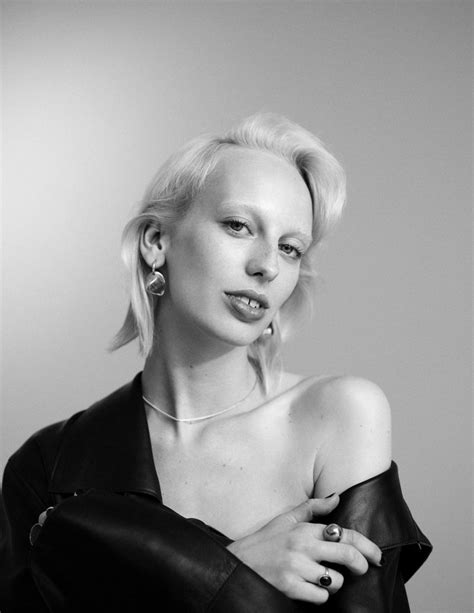 Were Still Hung Up On Kiwi Model Lili Sumner I D Online