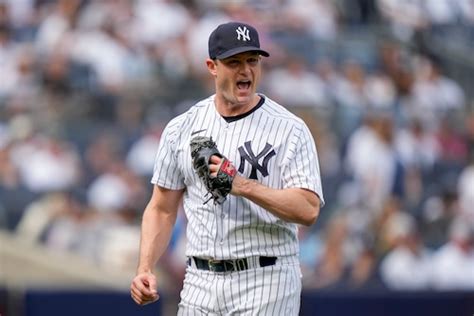 Yankees Gerrit Cole Dominates Twins With 2 Hit 10 K Shutout To Tie