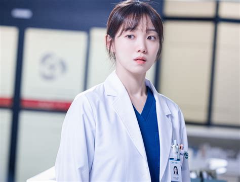 더욱 성장한 차은재 의사 포스 넘치는 ‘이성경 포토갤러리 Sbs