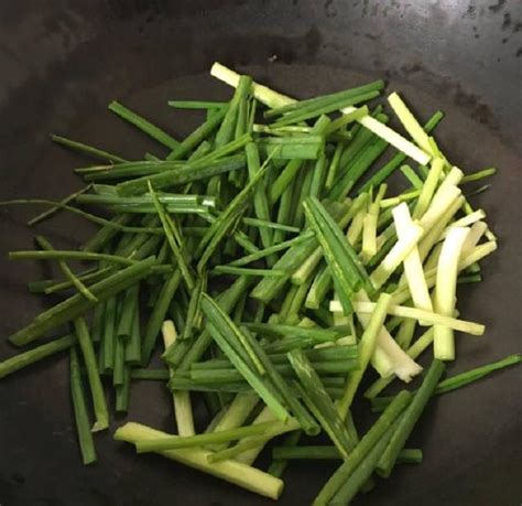 蔥油拌麵關鍵在於蔥油汁，配方大揭秘，步驟簡單2分鐘學會！ 每日頭條