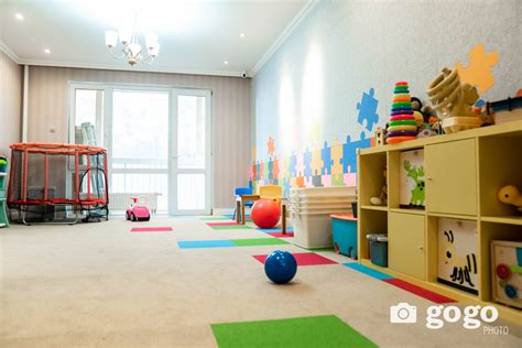 М Айтолкин Бидний харж буй энгийн ширээг аутизмтай хүүхэд онцгой гэж хардаг