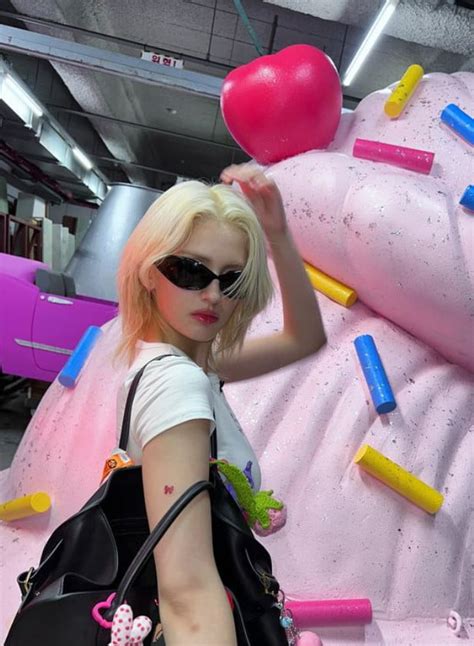 25세에 이 정도 복근이라니…172cm 46kg 전소미 감탄만 나오는 몸매 텐아시아