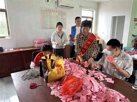 便仓镇民权村开展“夏日送清凉”主题慰问活动 盐城新闻网
