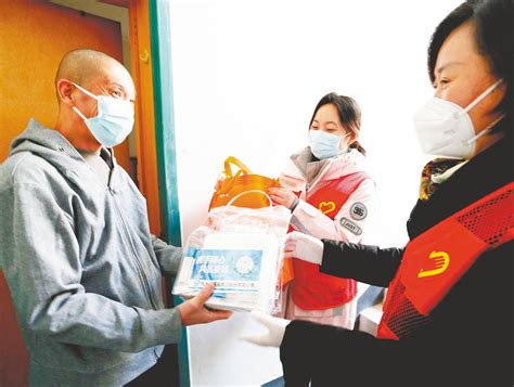 湖北开展敲门行动 为205万困难群众发放防疫健康爱心包 服务 组织 重点