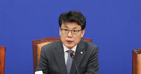 李 ‘중도‧보수 발언에 진성준 “민주당 진보적 가치 지향진보적 대중정당으로 나아가야”
