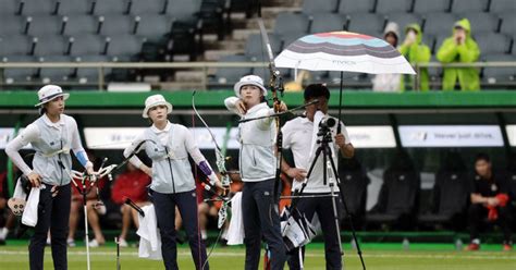 올림픽 앞둔 양궁대표팀 비 내리는 축구장서 소음 대처 특별 훈련