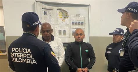 En Un Avión De La Dea Extraditaron A Ómar Ambuila El Funcionario De La