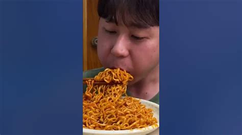 시원한~ 맥주 불닭볶음면 연어초밥 🍣 Youtube