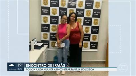 Vídeo Polícia Ajuda Filha Adotiva A Encontrar Família Biológica No